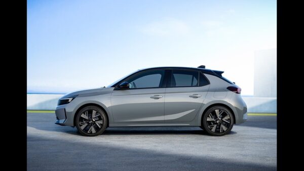 Opel Corsa 2025: il facelift urbano con motori benzina e ibridi